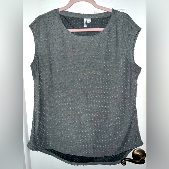 Elle | Tops | Ladies Elle Size L Gray Sleeveless Top With Textured Dots ...